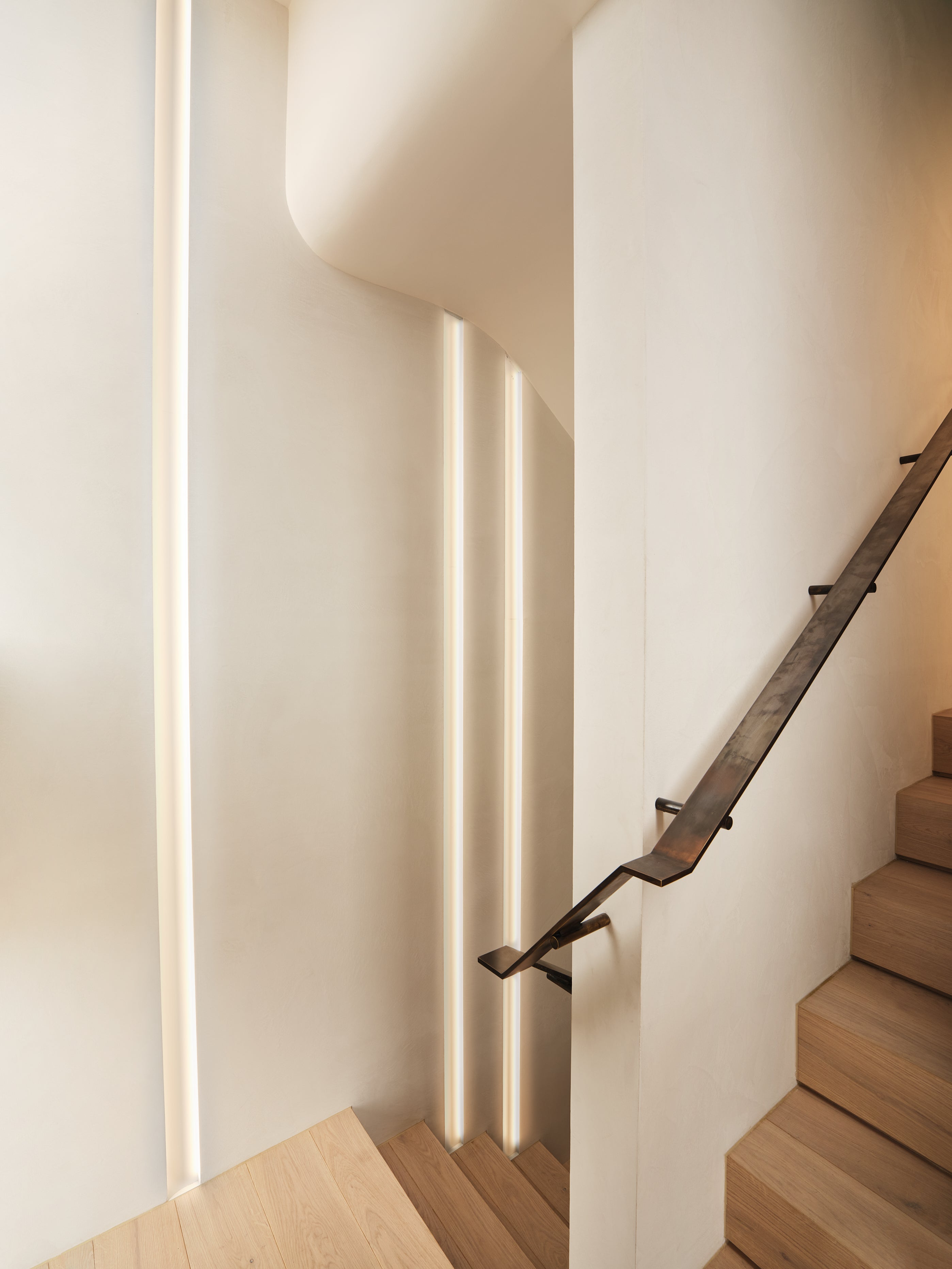 Poised Above the Harbour | Potts Point Penthouse by Alexandra Kidd ...