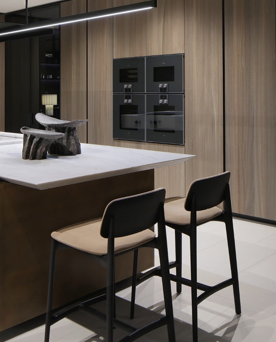 Curve Stool by Emmanuel Gallina | Poliform